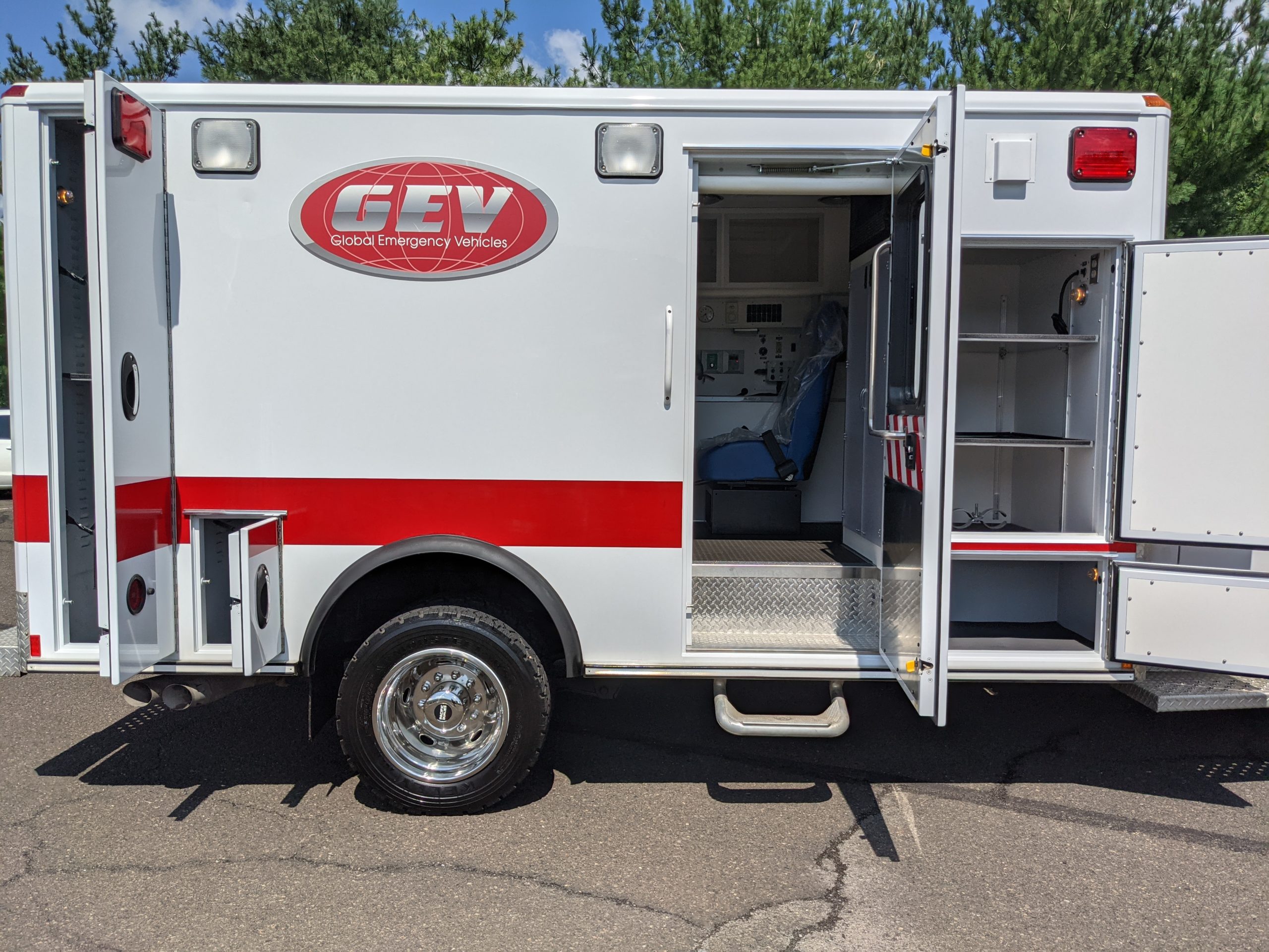 Ford F-450 Type I Ambulance 4×4 – Wheeled Coach – #2476 Sold