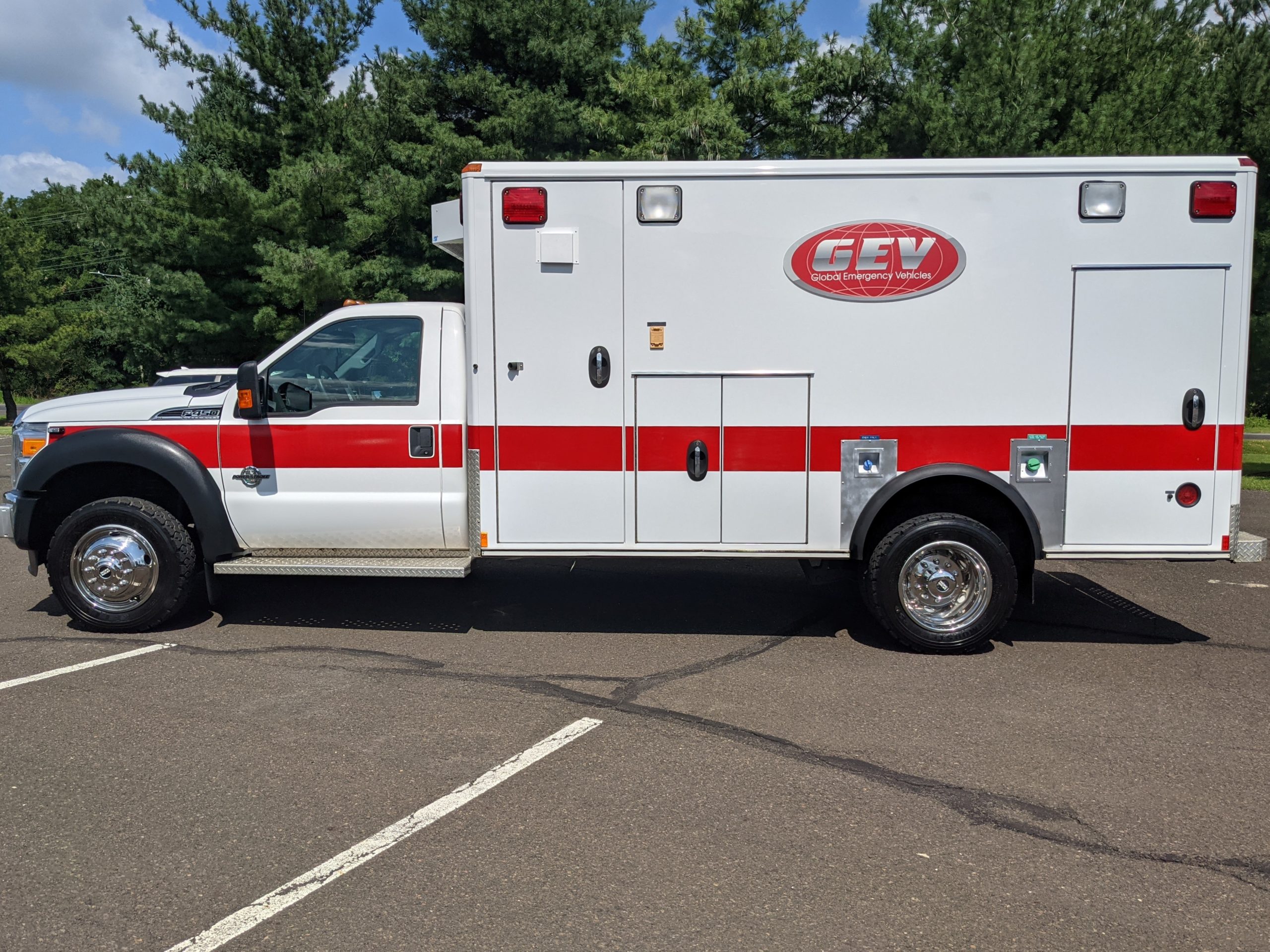 Ford F-450 Type I Ambulance 4×4 – Wheeled Coach – #2476 Sold