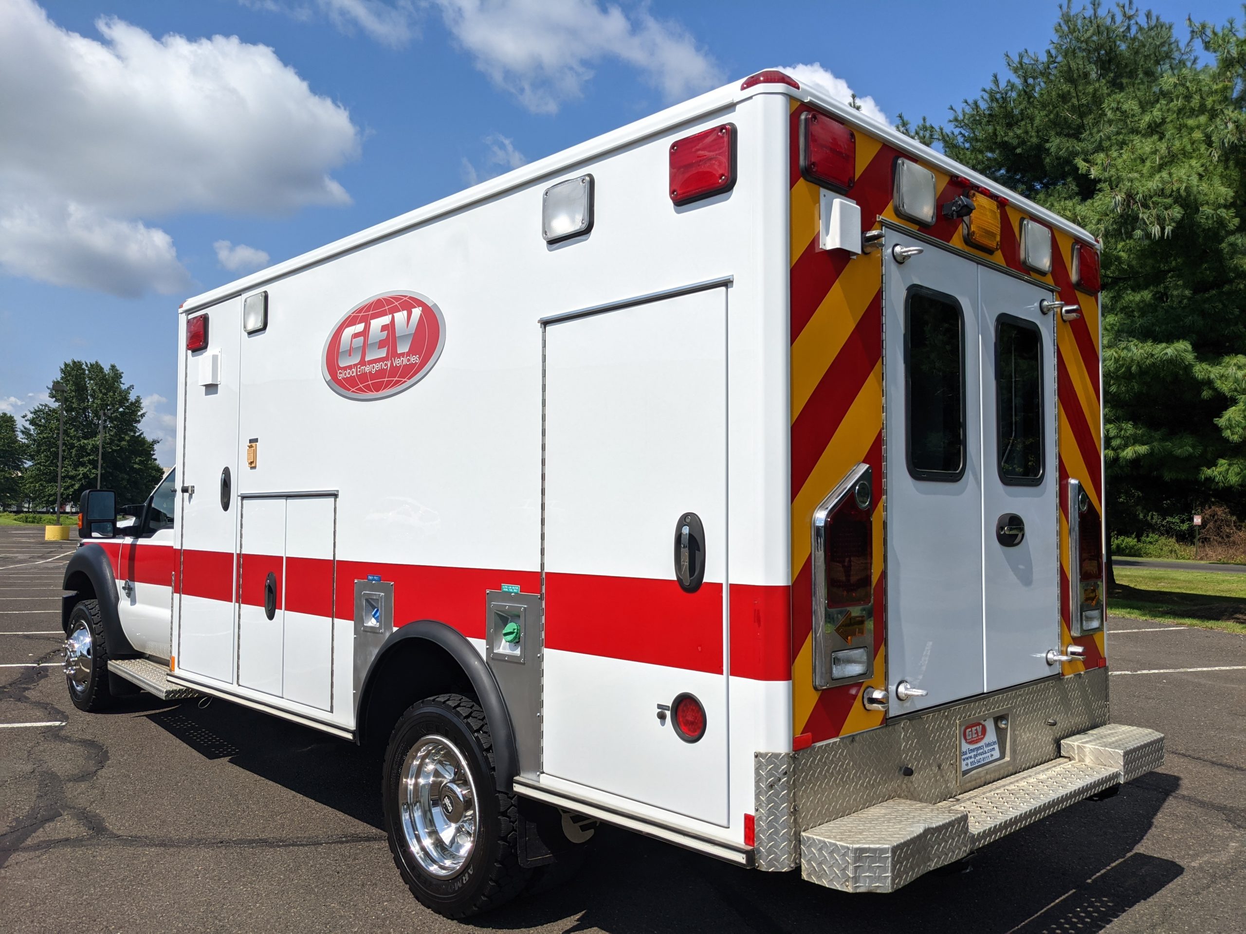 Ford F-450 Type I Ambulance 4×4 – Wheeled Coach – #2476 Sold