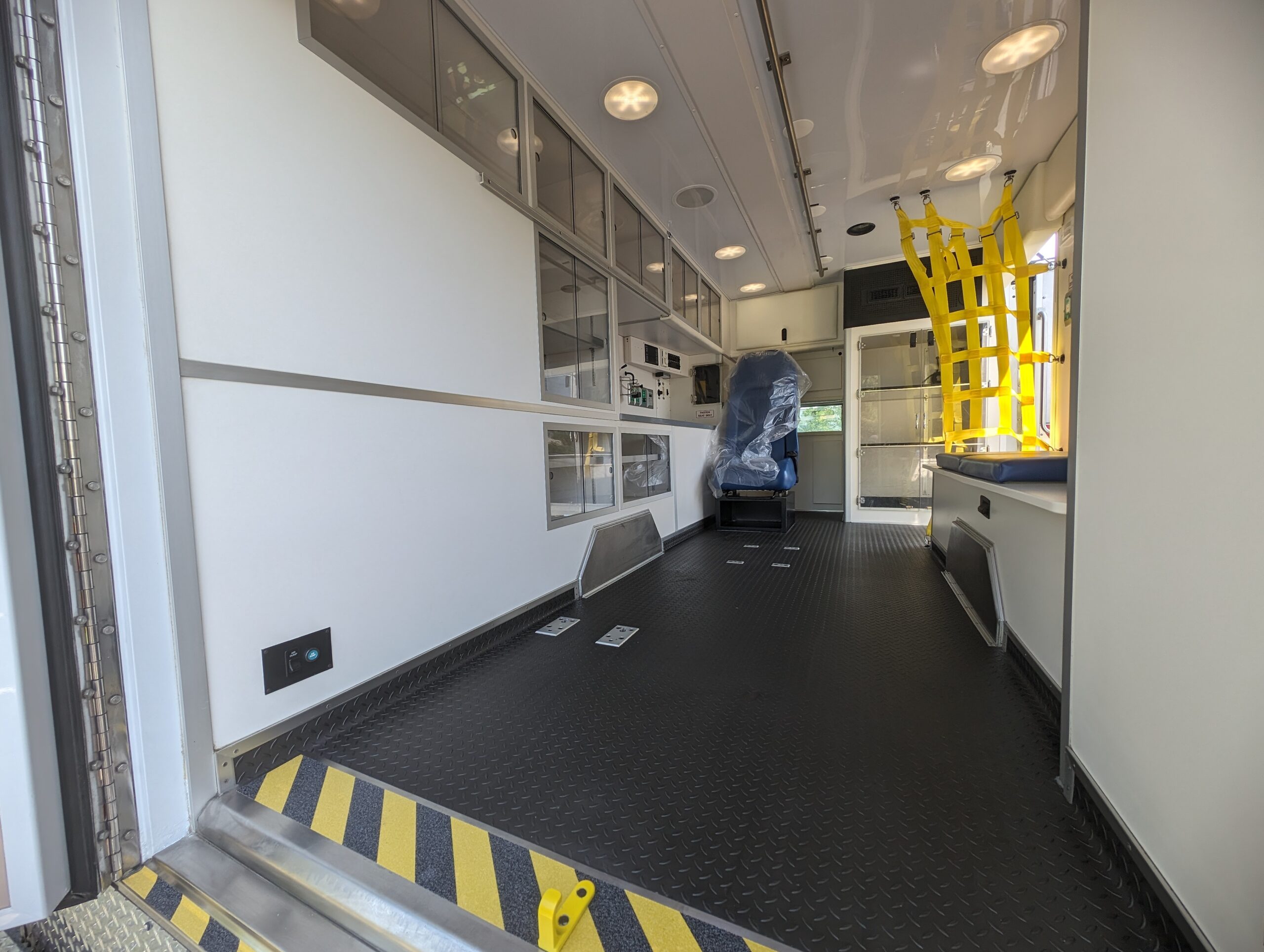 2015 Ford F-450 Type I Ambulance 4×4 - Wheeled Coach