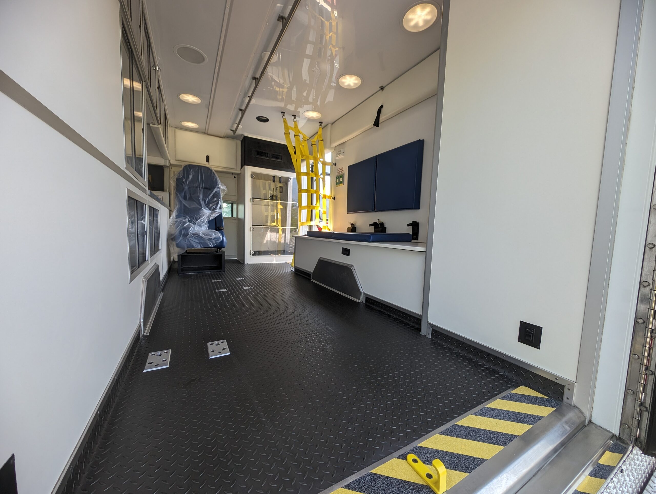 2015 Ford F-450 Type I Ambulance 4×4 - Wheeled Coach