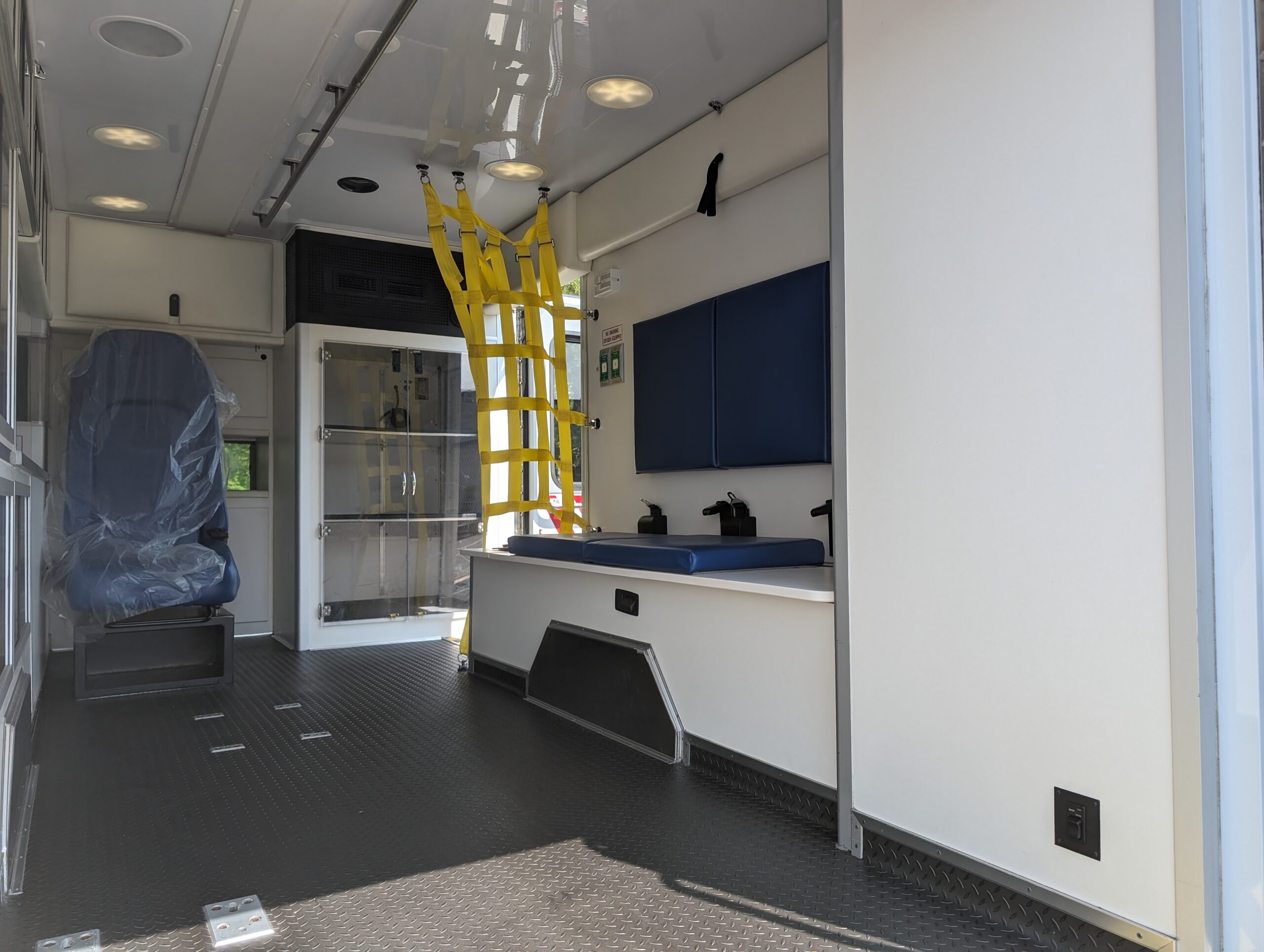 2015 Ford F-450 Type I Ambulance 4×4 - Wheeled Coach