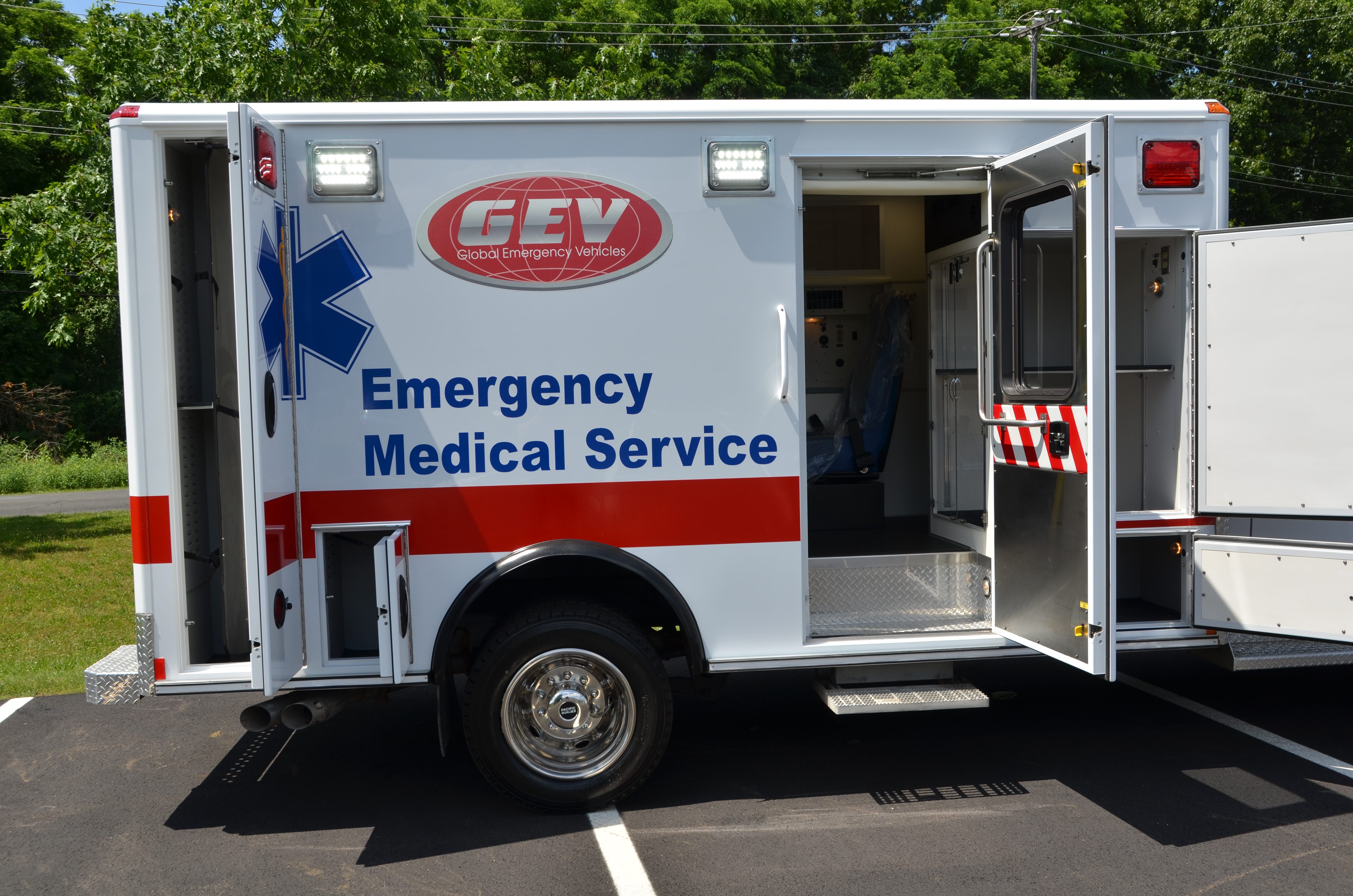 2013 Ford F-450 Type I Ambulance 4×4 – Wheeled Coach – #2718 Sold