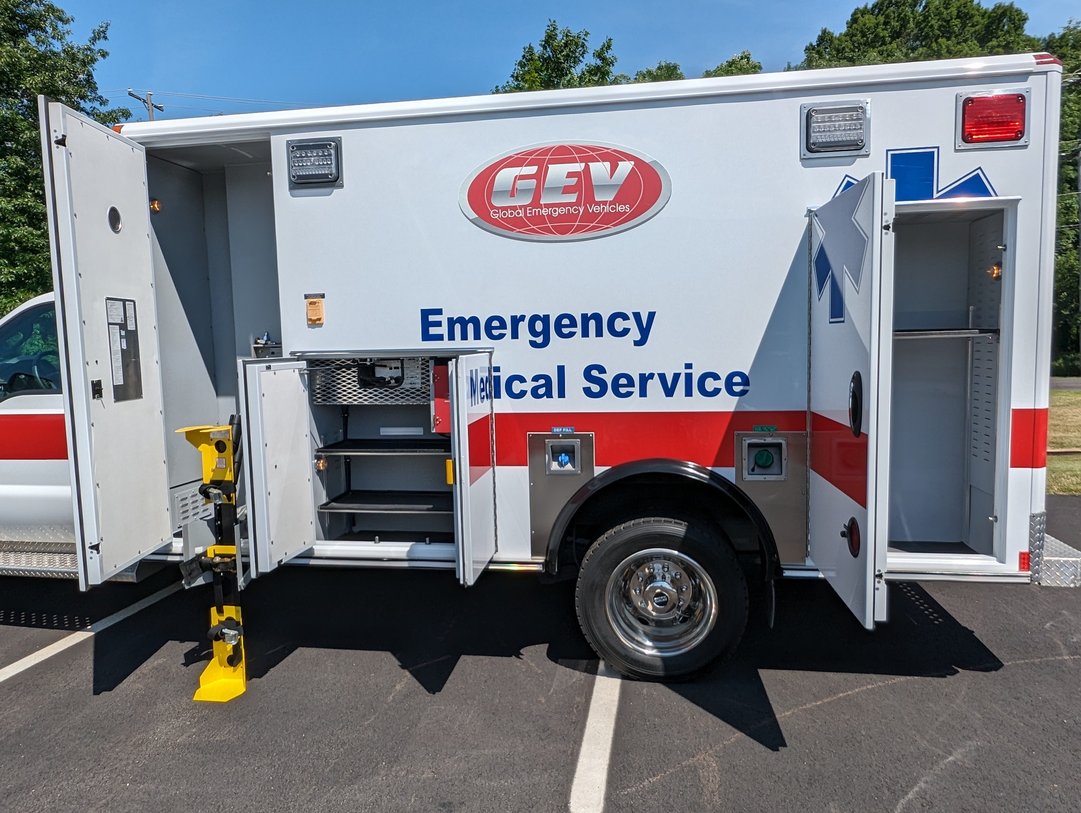 2014 Ford F-450 Type I Ambulance 4×4 - Wheeled Coach