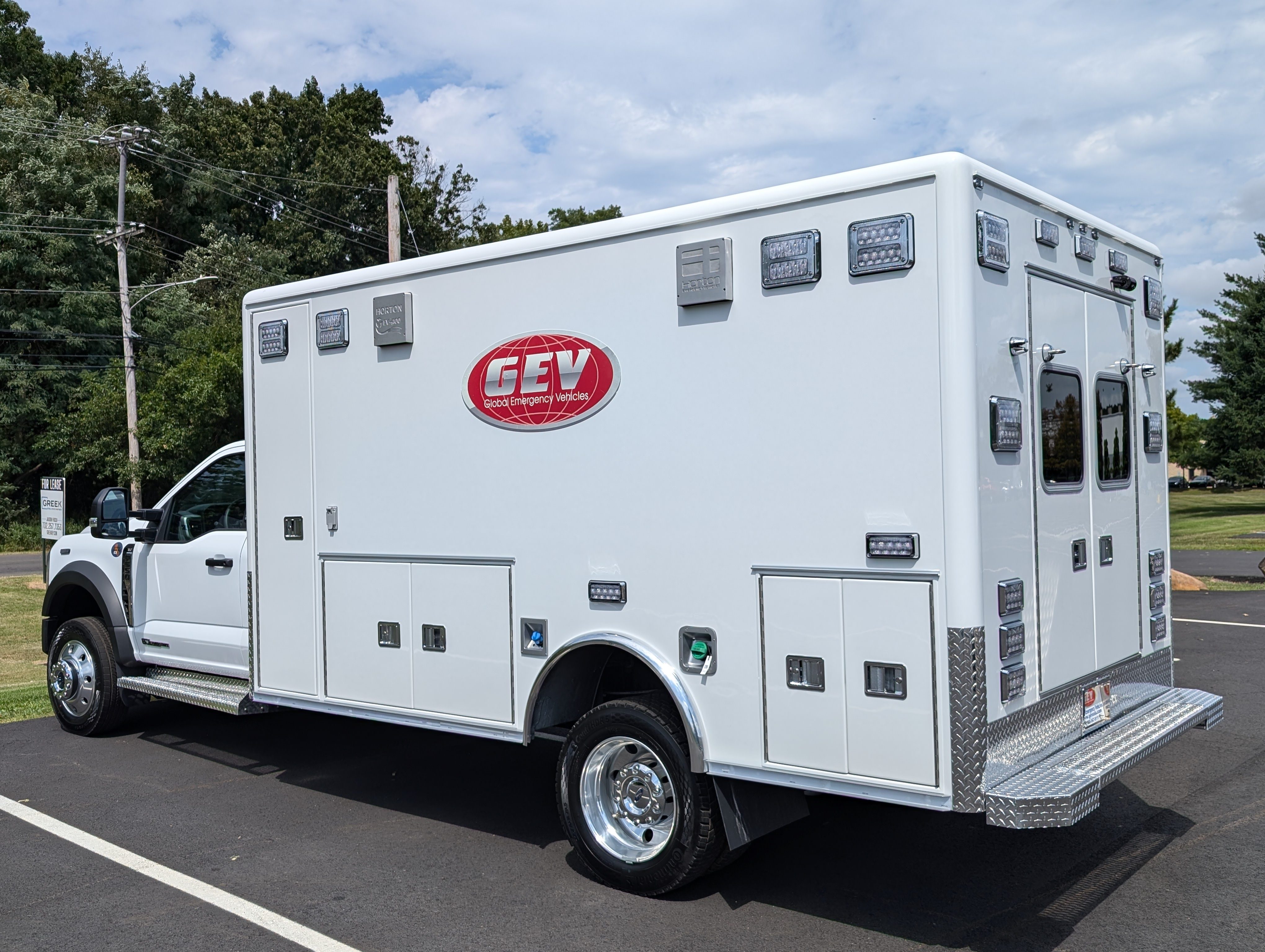 2025 Ford F-550 Type I Ambulance 4×4 – Global Medic – #3773