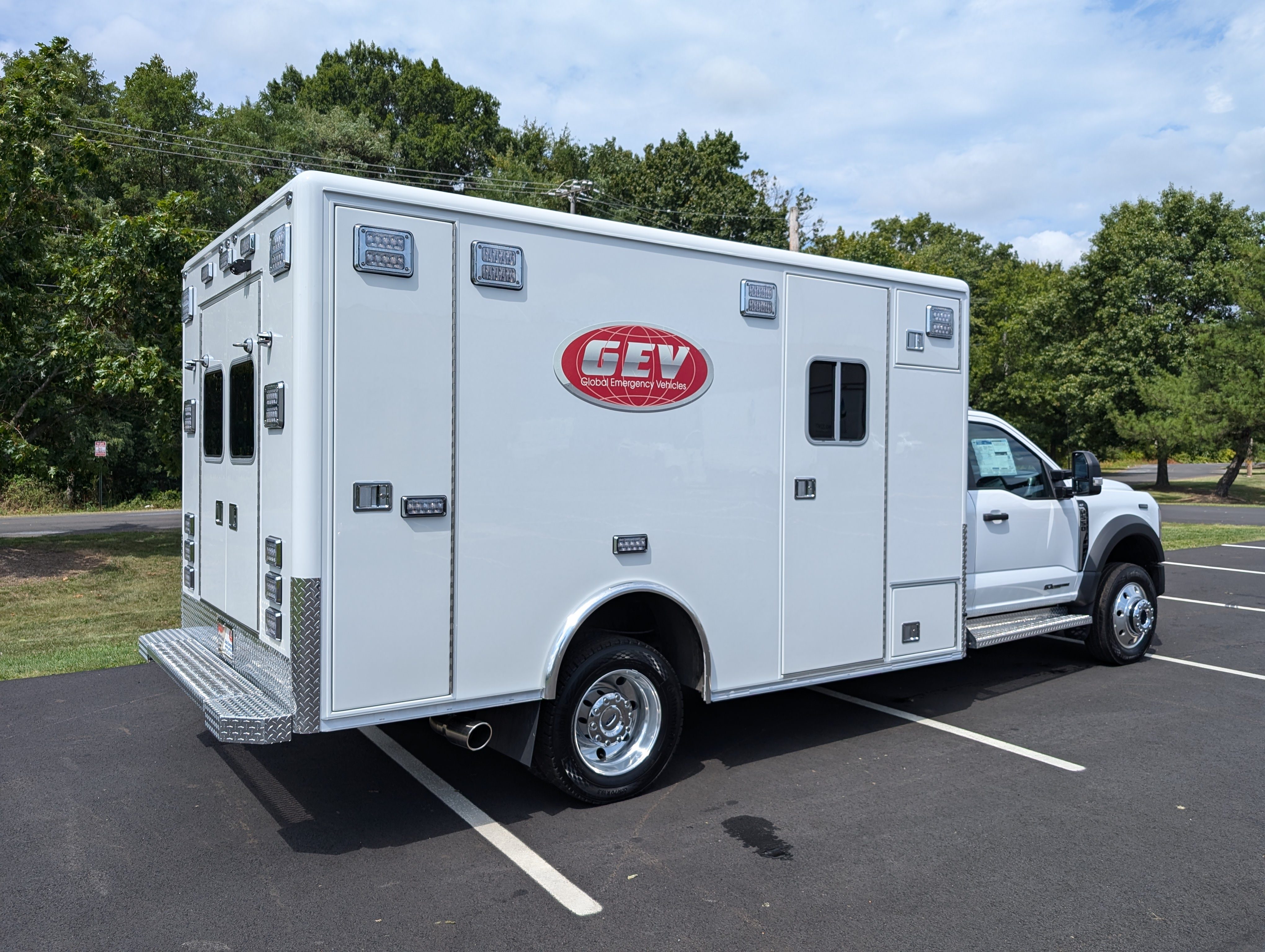 2025 Ford F-550 Type I Ambulance 4×4 – Global Medic – #3773