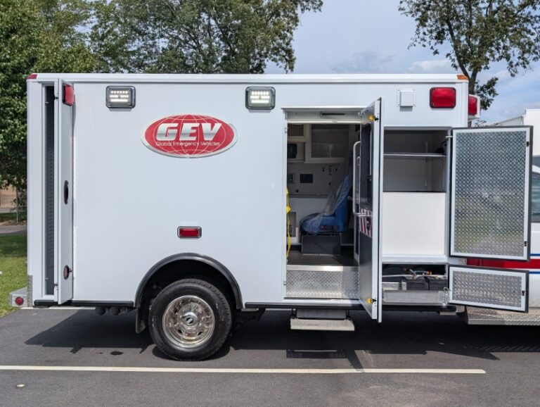 2015 Ford F450 Ambulance – 4×4, LED, Power Load Prep